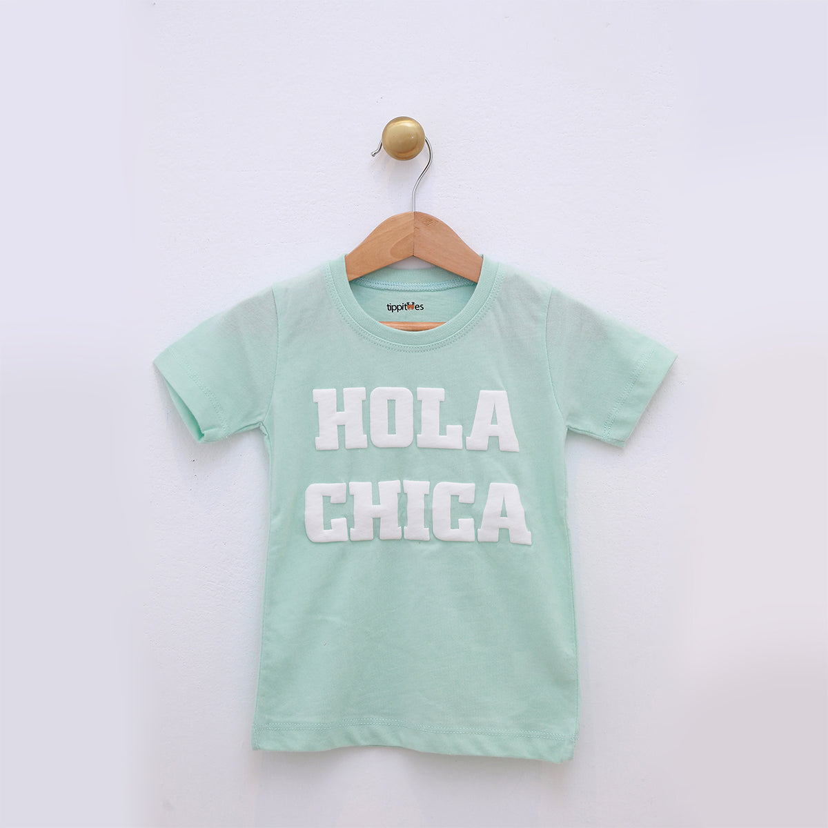 T-Shirt Hola Chica Green – Tippitoes